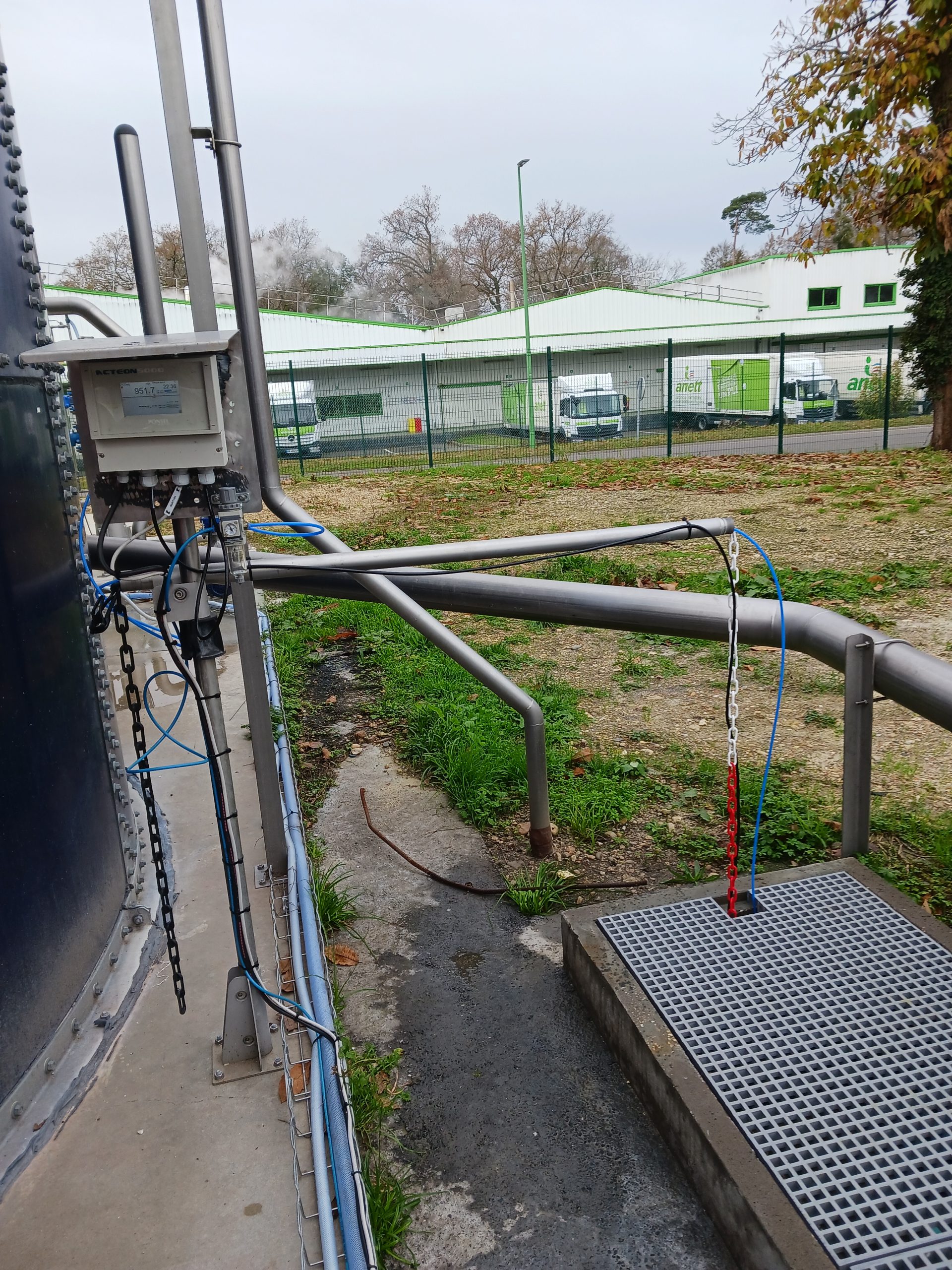 Multiparameter transmitter measuring device